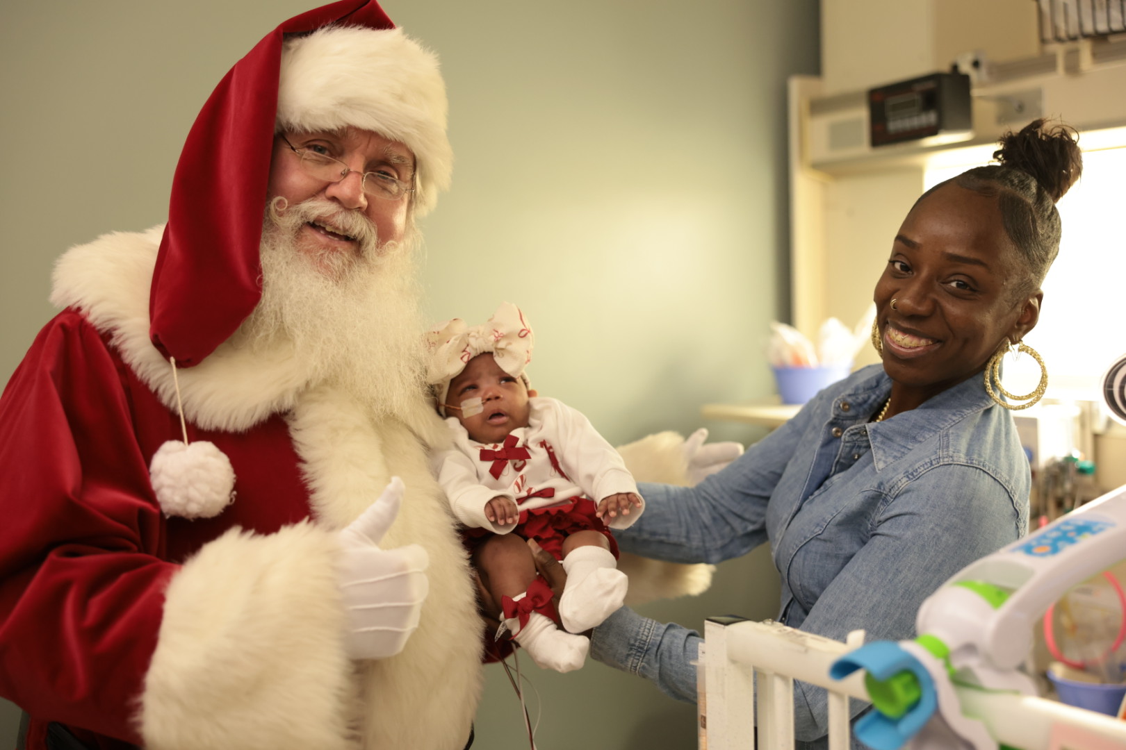 Santa Teams Up with Pasadena Police Department for High-Flying Surprise ...
